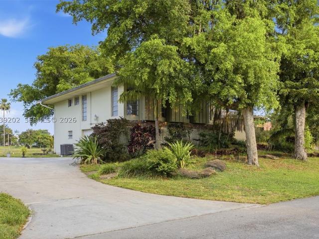 Luxury Villa for sale in Hialeah, Florida