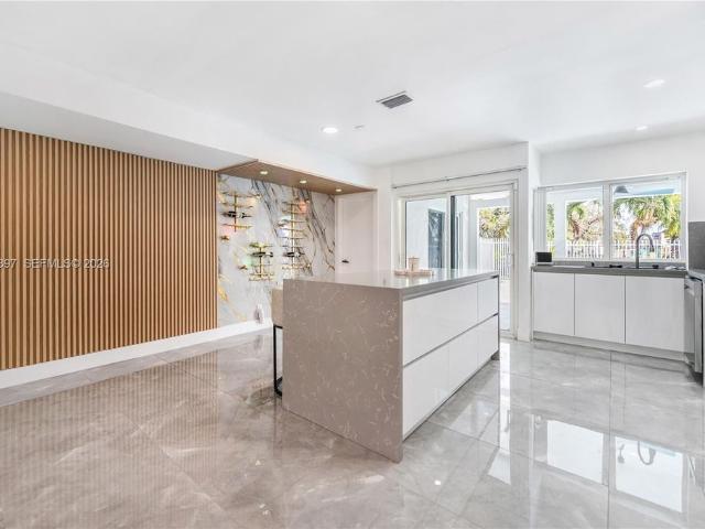 Luxury Villa for sale in Oakland Park, Florida