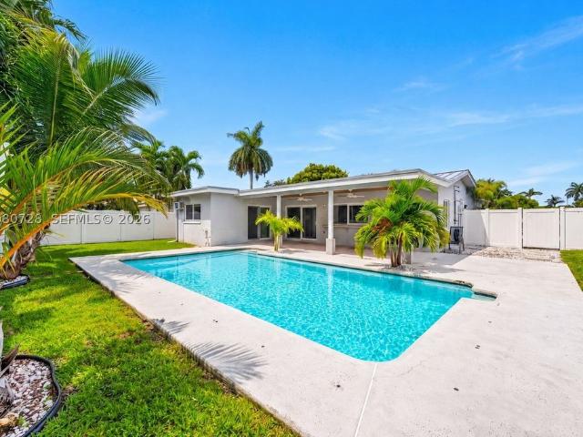 Luxury Villa for sale in Oakland Park, Florida