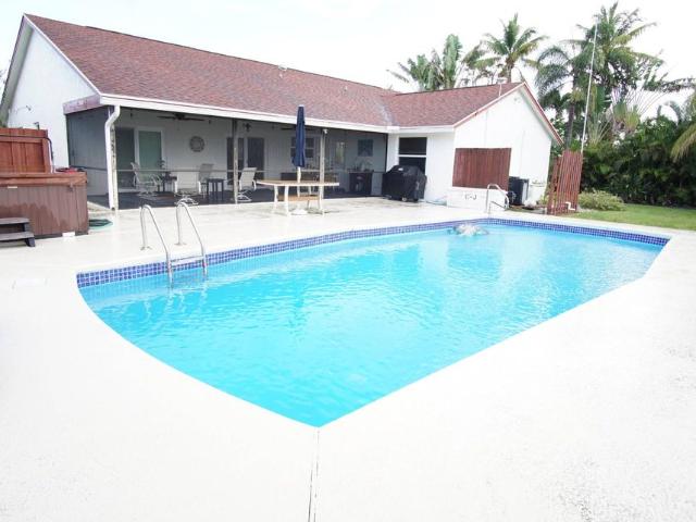 Luxury Villa for sale in Lake Clarke Shores, United States