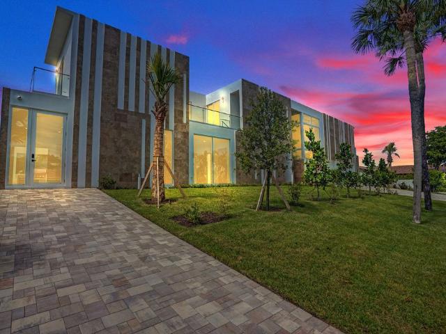Luxury Villa for sale in Lantana, United States
