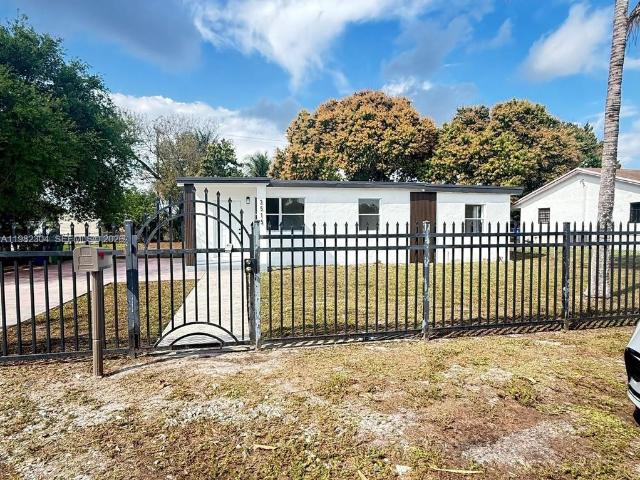 Luxury Villa for sale in Miami Gardens, Florida
