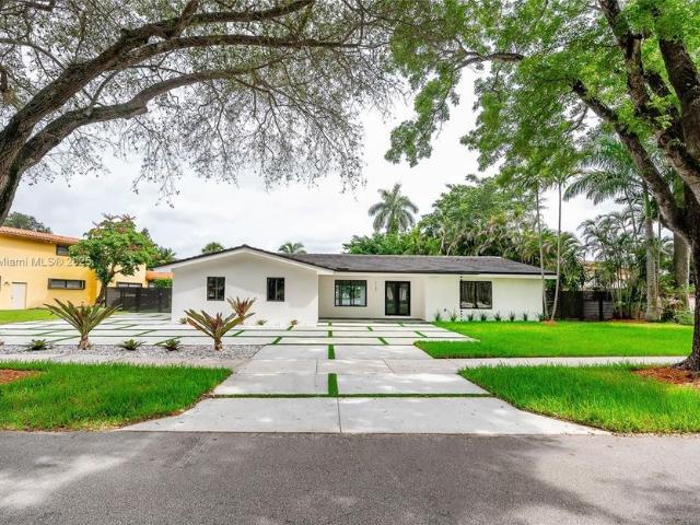 4 bedroom luxury Villa for sale in Miami Lakes, Florida