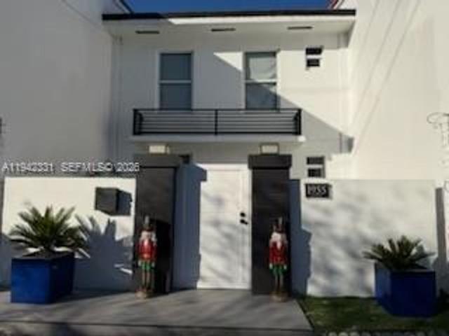 2 bedroom luxury Villa for sale in North Miami, Florida