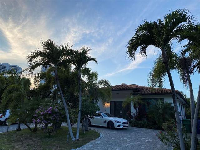 Luxury Villa for sale in Sunny Isles Beach, Florida