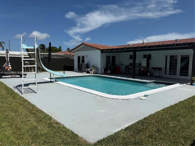 Luxury Villa for sale in Sweetwater, Florida