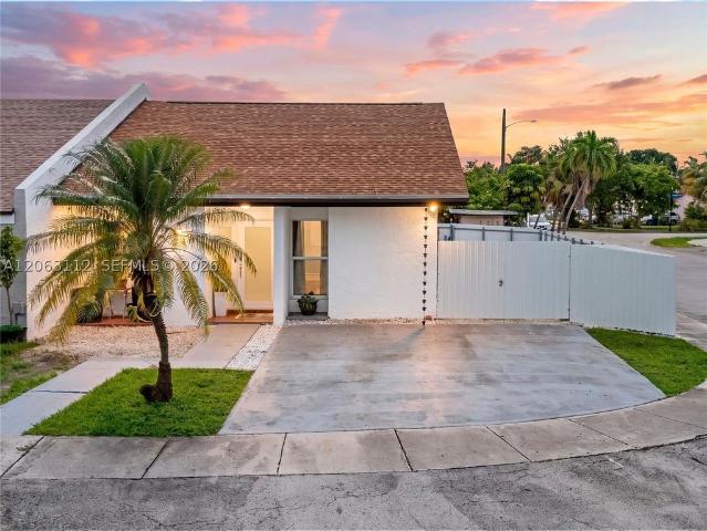 Luxury Villa for sale in Sweetwater, Florida