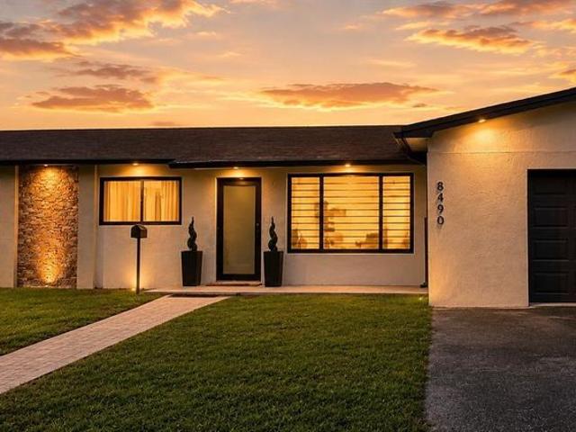 Luxury Villa for sale in Pembroke Pines, Florida
