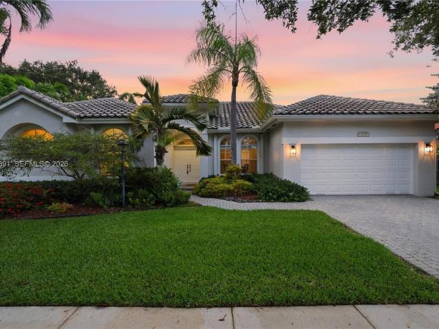 Luxury Villa for sale in Pembroke Pines, Florida