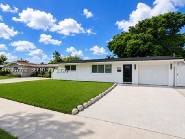 Luxury Villa for sale in Pembroke Pines, Florida