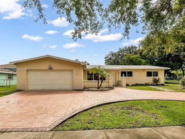 Luxury Villa for sale in Pembroke Pines, Florida