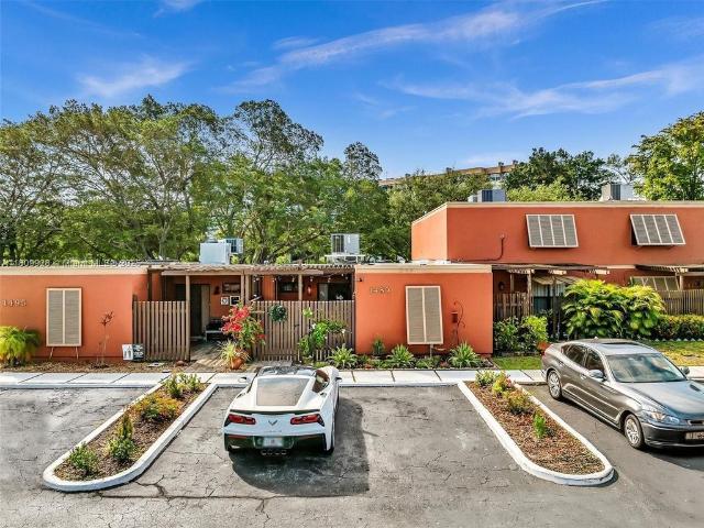 Luxury Villa for sale in Pembroke Pines, Florida