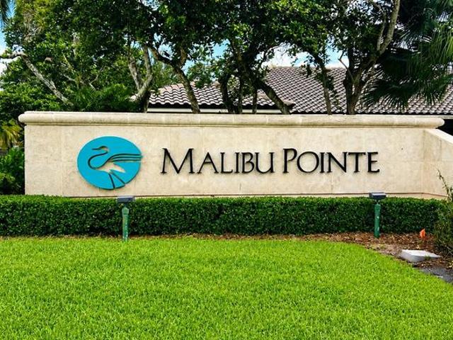 Luxury Villa for sale in Pembroke Pines, Florida