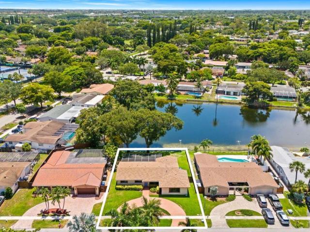 Luxury Villa for sale in Pembroke Pines, Florida