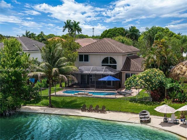 Luxury Villa for sale in Pembroke Pines, Florida