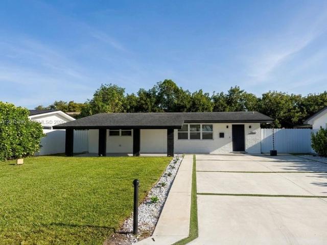 Luxury Villa for sale in Pembroke Pines, Florida