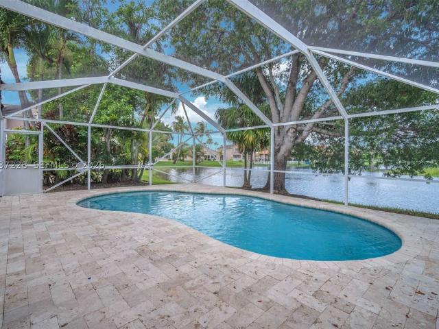 Luxury Villa for sale in Pembroke Pines, Florida