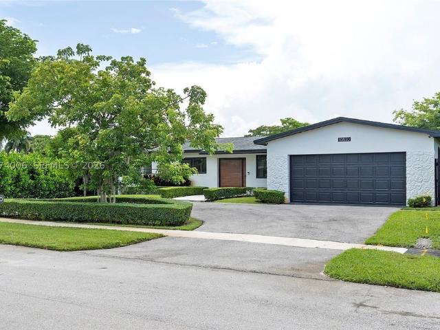 Luxury Villa for sale in Pembroke Pines, Florida
