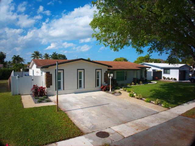 Luxury Villa for sale in Pembroke Pines, Florida