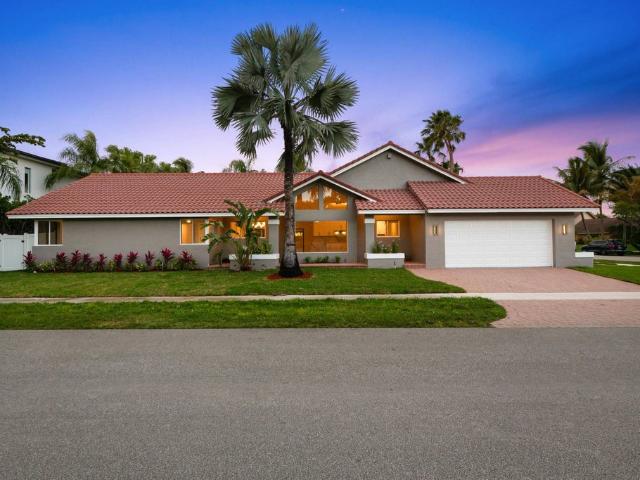 Luxury Villa for sale in Plantation, Florida