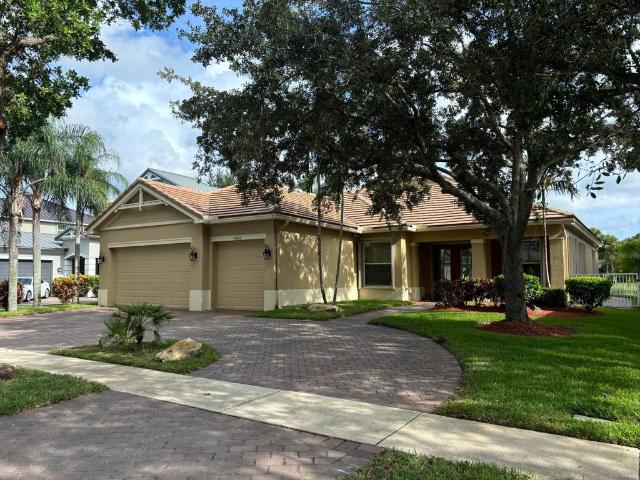 Luxury Villa for sale in Royal Palm Beach, Florida