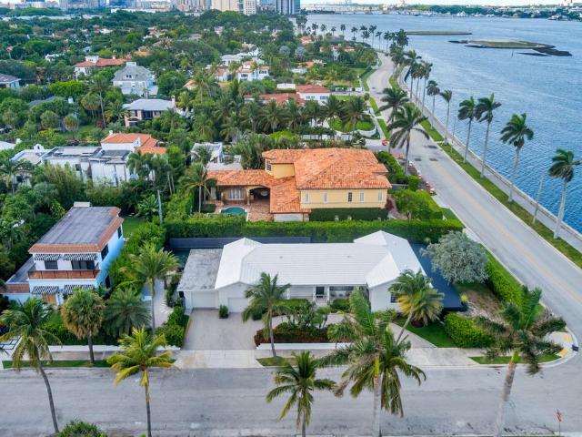 4 bedroom luxury Villa for sale in West Palm Beach, Florida