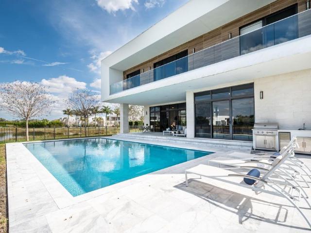 Luxury Villa for sale in Weston, Florida