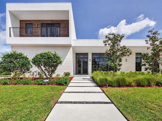 Luxury Villa for sale in Weston, Florida