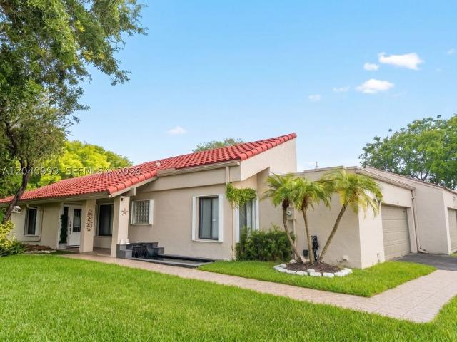 Luxury Villa for sale in Weston, Florida