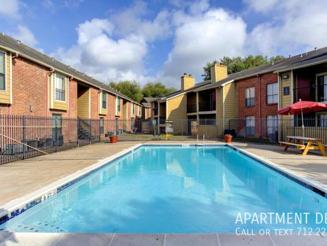 Luxuryattractive garden style soaking apartments in Westside