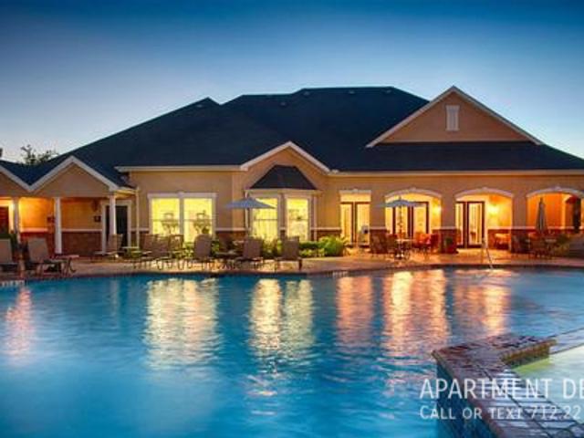 Luxuryattractive garden style soaking apartments in Westside