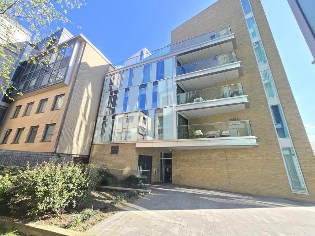 Lux Apartment, London, SW18 3 bed apartment to rent £4,000 pcm £923 pw