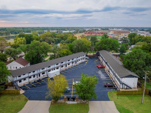 Lux Off Riverwalk Studio Apartment for Rent at 425 425 W Taft & 550 S Laclede, Wichita, KS 67213 McCormick