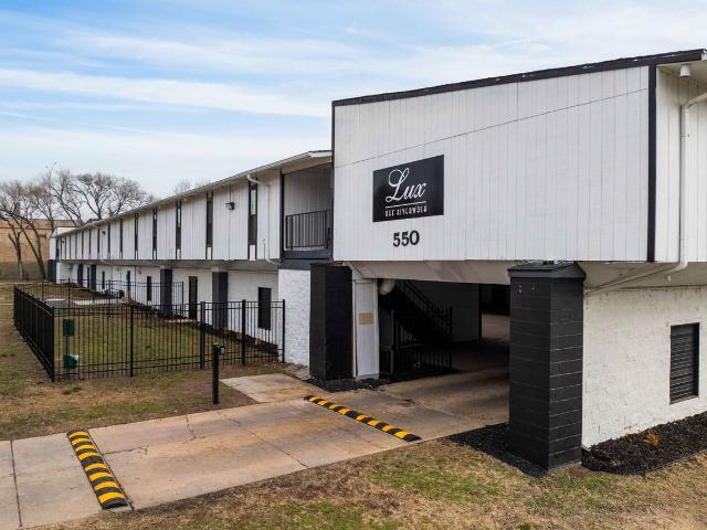 Lux Off Riverwalk Studio Apartment for Rent at 425 425 W Taft & 550 S Laclede, Wichita, KS 67213 McCormick