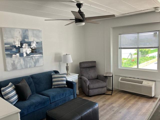 Lux off Washington Studio Apartment for Rent at 1305 Washington Ave, Bay City, MI 48708