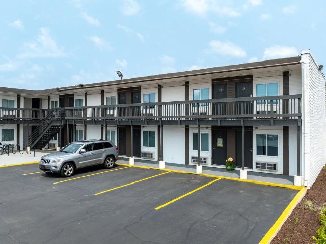 Lux off Washington Studio Apartment for Rent at 1305 Washington Ave, Bay City, MI 48708