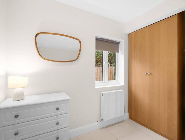 Lux UK N12 Woodside Pk Rd 13 Garden Flat 4 bed apartment to rent £5,000 pcm £1,154 pw