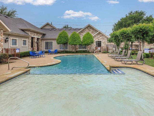 Luxar Villas 2 Bedroom Apartment for Rent at 3110 S Cockrell Hill Rd, Dallas, TX 75236