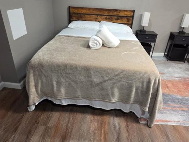 LuxaryCozy 1 Bedroom w 2 Full size beds & private