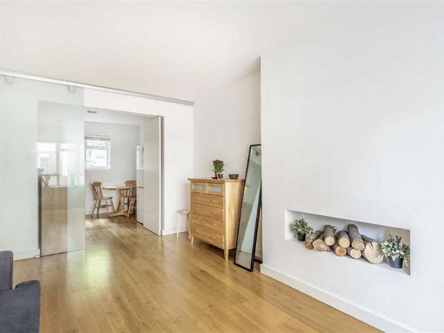 Luxborough Street, London W1U 1 bed flat to rent £2,600 pcm £600 pw