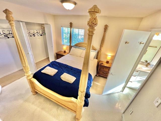 Queen bedroom w renovated private bath Wynwood