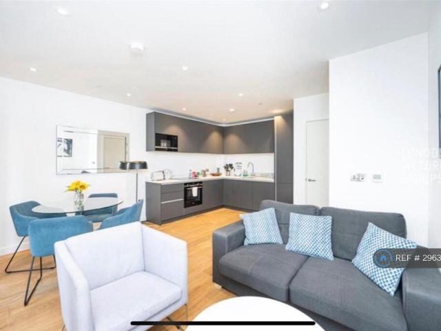 Luxe Tower, London, E1 1 bed flat to rent £2,800 pcm £646 pw