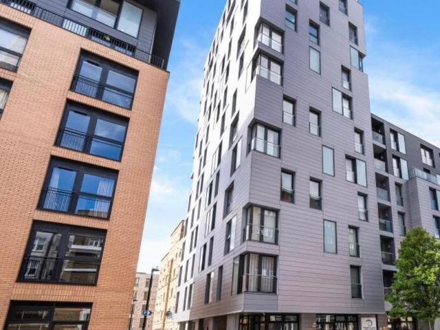 Luxe Tower, 12 Dock Street, Tower. Studio to rent £2,253 pcm £520 pw