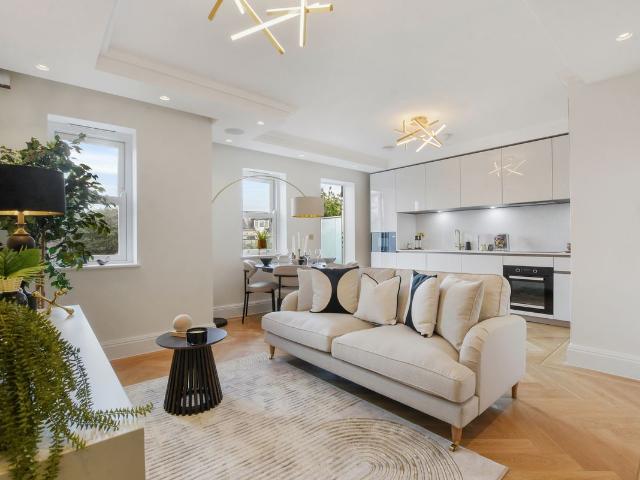Luxen Court, The Ridgeway EN2, 3 bed flat to rent, £3,500 pcm | PrimeLocation