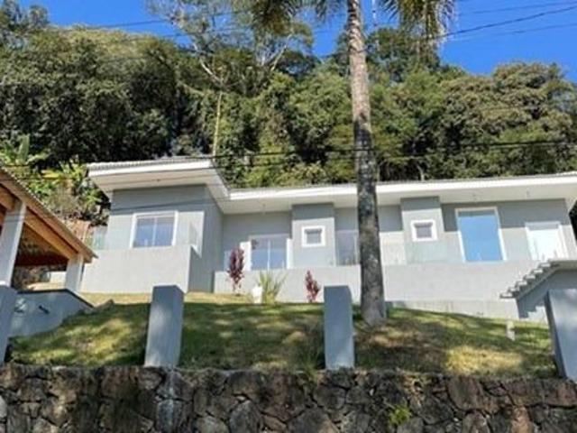 Luxo nos Alpes de Caieiras: Alugue Seu Paraíso!