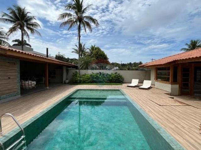 Luxo à Beira mar: Casa de Alto Padrão no Guarujá