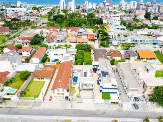 Luxo a pouco passos do Mar: Mansão com 5 Suítes em Matinhos Ref.: 628
