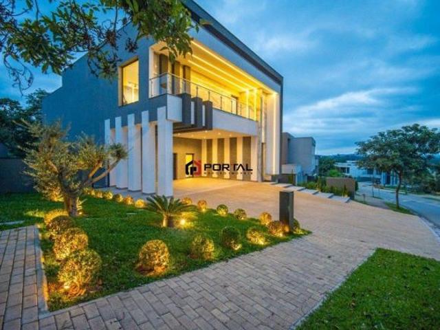 Luxo, Conforto e Entretenimento em um Só Lugar. Imóvel de Alto Padrão Porteira Fechada!