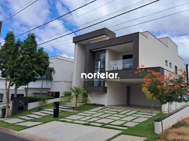 Luxo, conforto e sofisticação em meio à natureza Apresentamos esta belíssima residência com 4 suíte