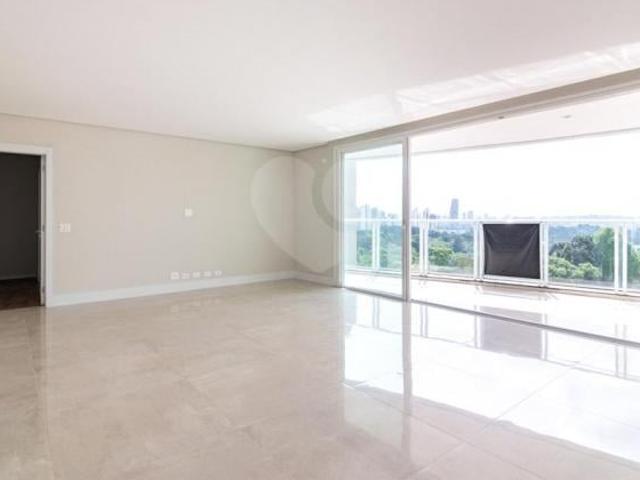 Luxo, Exclusividade e Vista Panorâmica no Coração do Ecoville 160m² com 3 Suítes e 3 Vagas